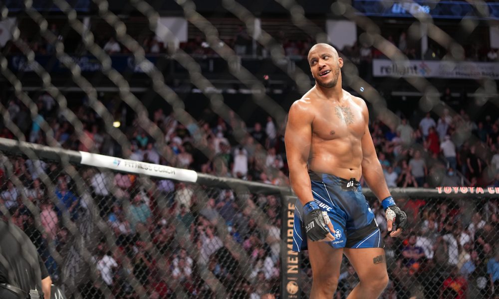 Joe Rogan rasga elogios a Ciryl Gane: "Está em um nível realmente alto ...