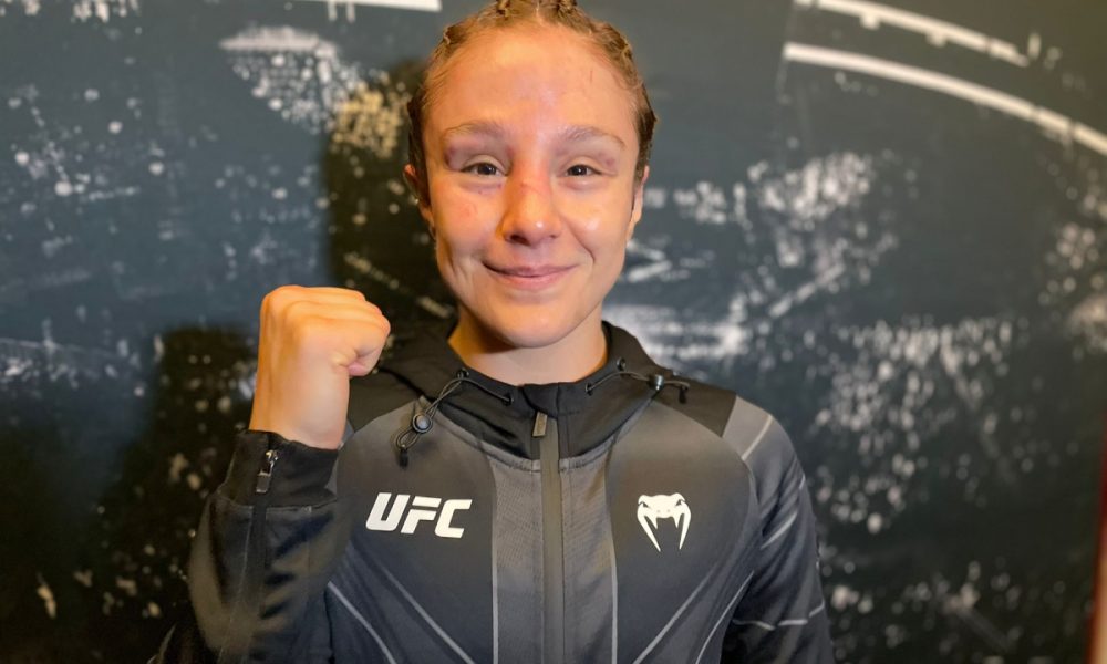 Alexa Grasso aprova experiência de lutar cinco rounds: "Quero fazer ...