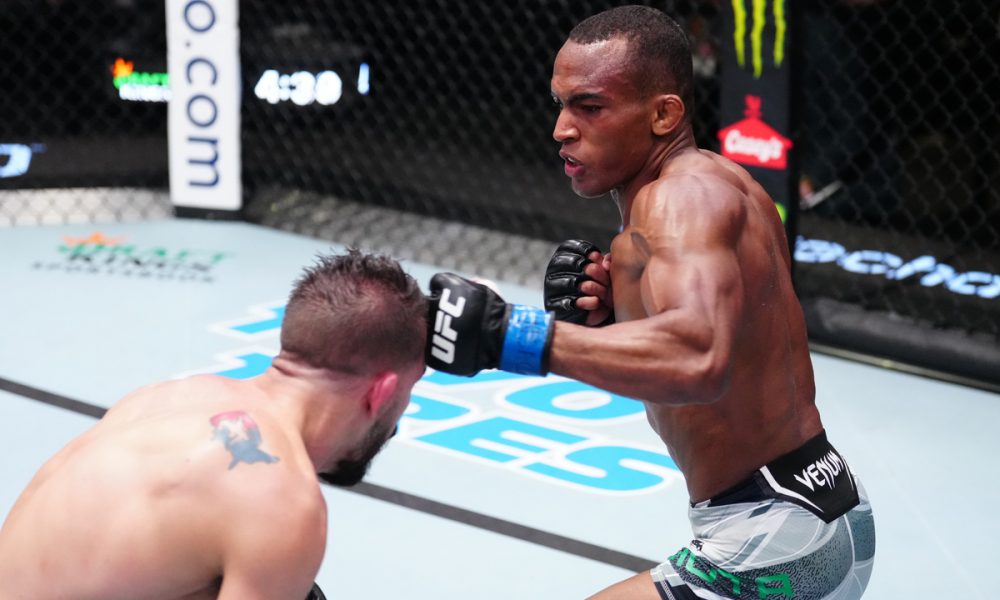 Escalado de última hora, Carlos Mota perde em sua estreia no Ultimate ...