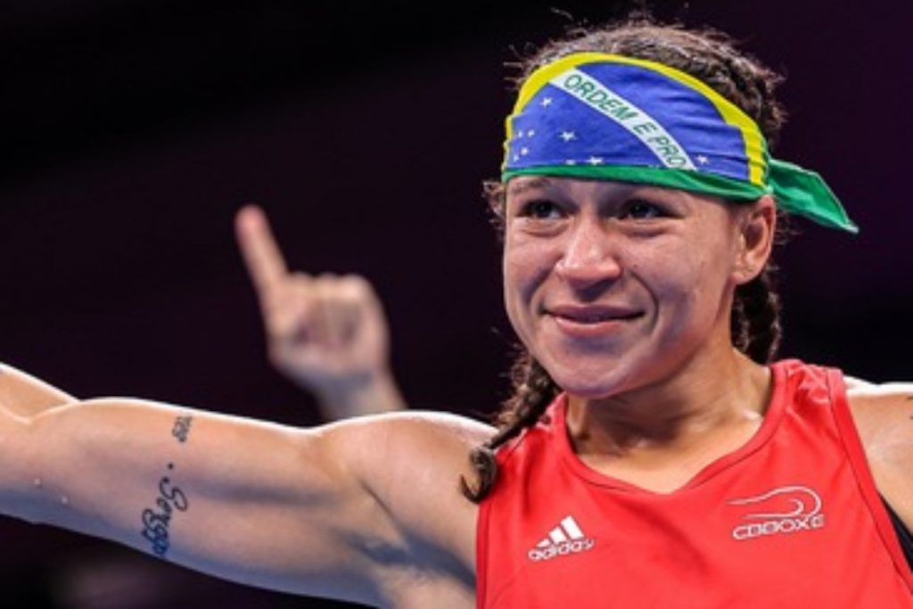 Bia Ferreira vence a balança e confirma defesa de título mundial nos ...