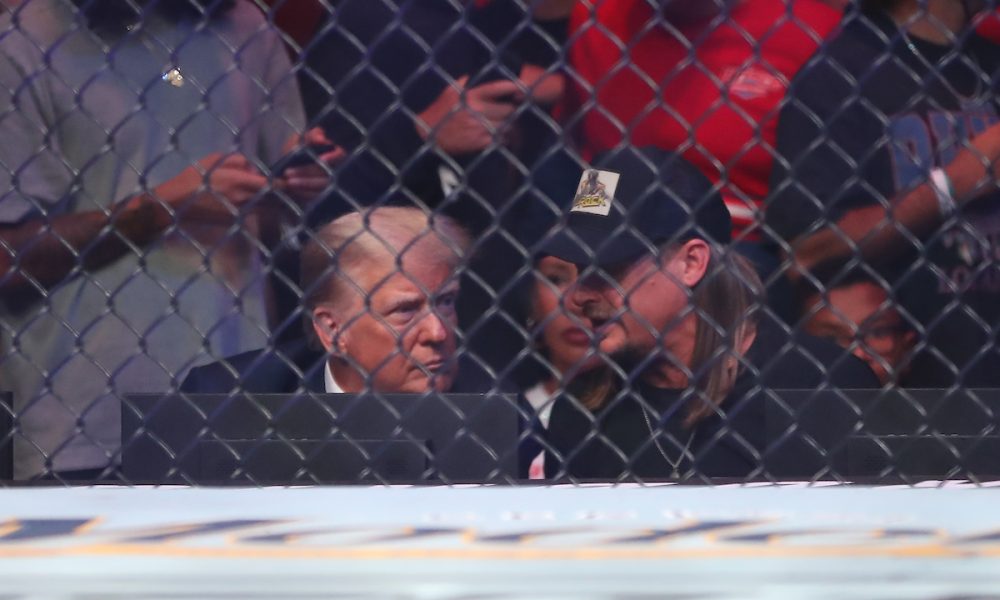 UFC 287: Donald Trump é flagrado pagando suposta aposta perdida- Ag ...