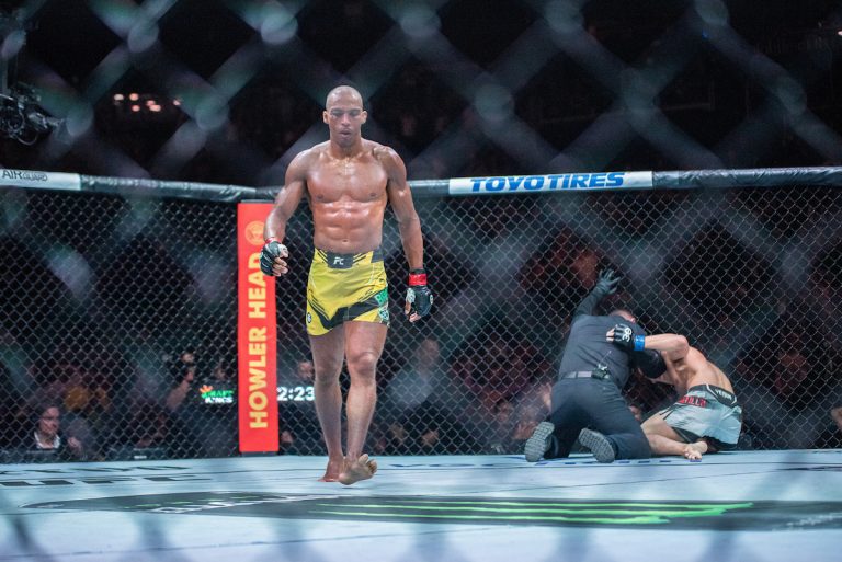 Edson Barboza nocauteou no primeiro round via joelhada do UFC - Ag ...