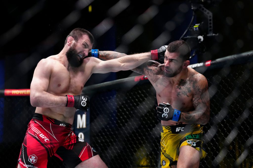 Elizeu Capoeira volta ao UFC com vitória sobre primo de Khabib - Ag ...
