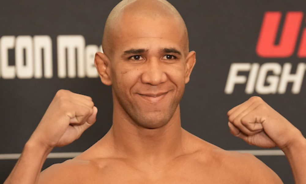 Robocop alerta rivais e manda recado para campeão Du Plessis - Ag ...