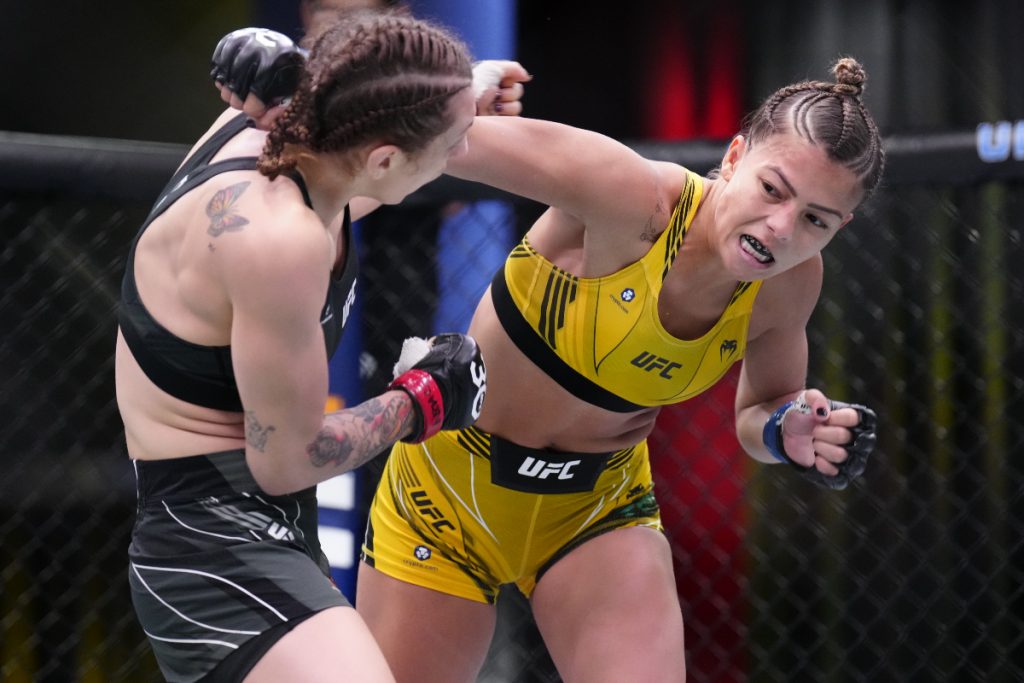 UFC: Judoca, Luana Santos brilha na trocação e vence em estreia - Ag ...