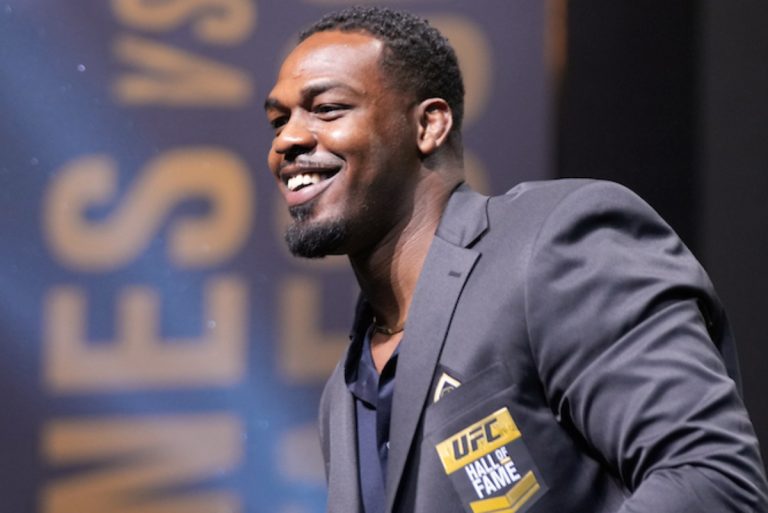Jon Jones volta atrás e sinaliza retorno ao UFC após fala de Trump - Ag ...