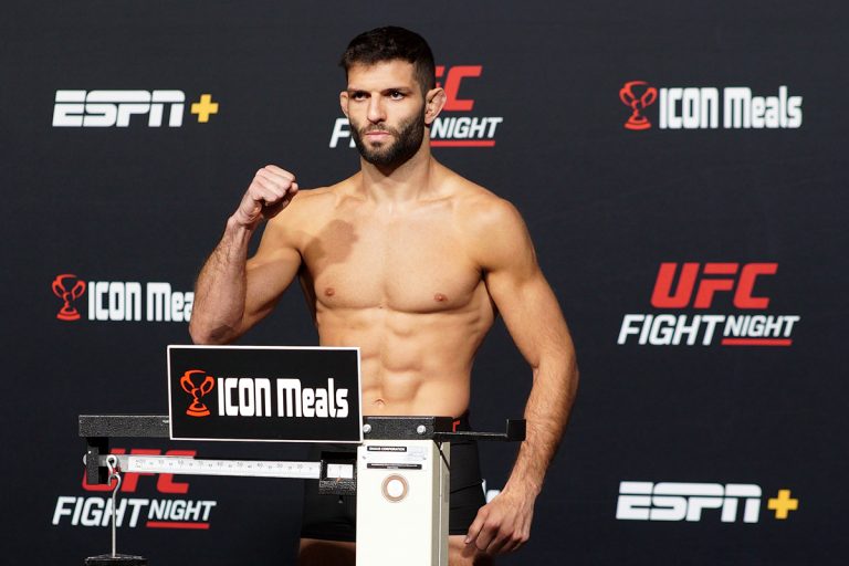 Eterna promessa? Brasileiro luta para fugir de marca negativa no UFC ...