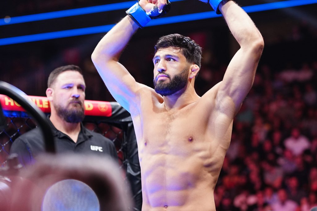 Arman Tsarukyan rebate Ilia Topuria e cutuca Charles do Bronx - Ag ...