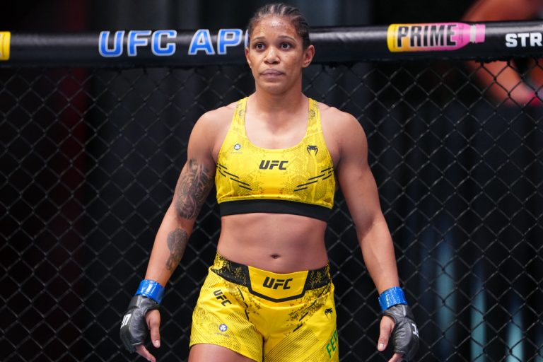 Gabriella Fernandes celebra renovação de contrato com o UFC - Ag. Fight ...