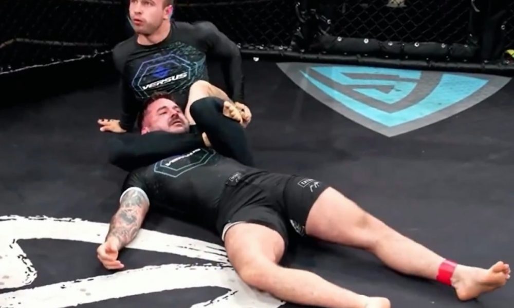 Lutador 'apaga' e sofre lesão após árbitro não perceber sinal de ...