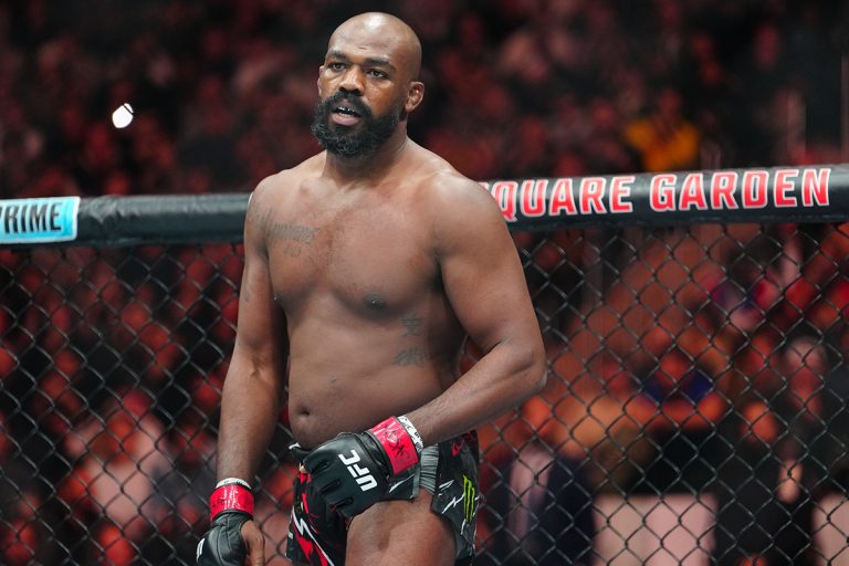 Jones aumenta rumor de volta ao UFC: “Bom ser caçador e não caça”- Ag ...