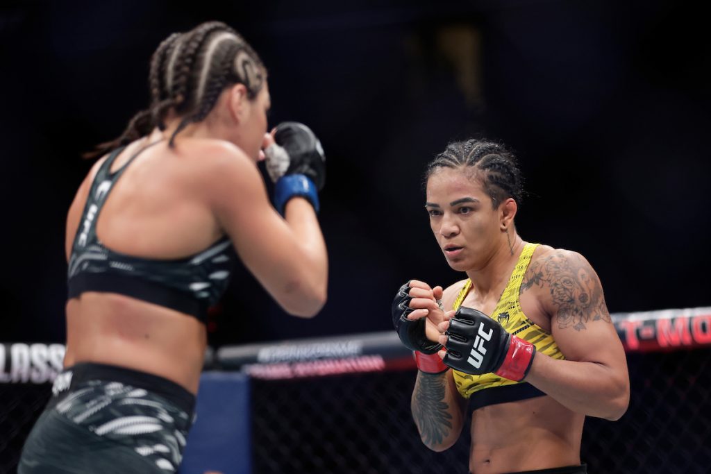 Viviane Araújo é dominada por Cortez e perde por decisão unânime - Ag ...