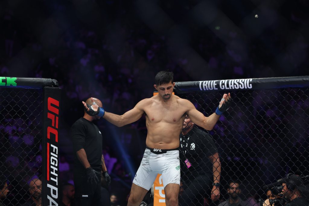 Único brasileiro a vencer no UFC Paris recebe bônus de R$ 270 mil - Ag ...