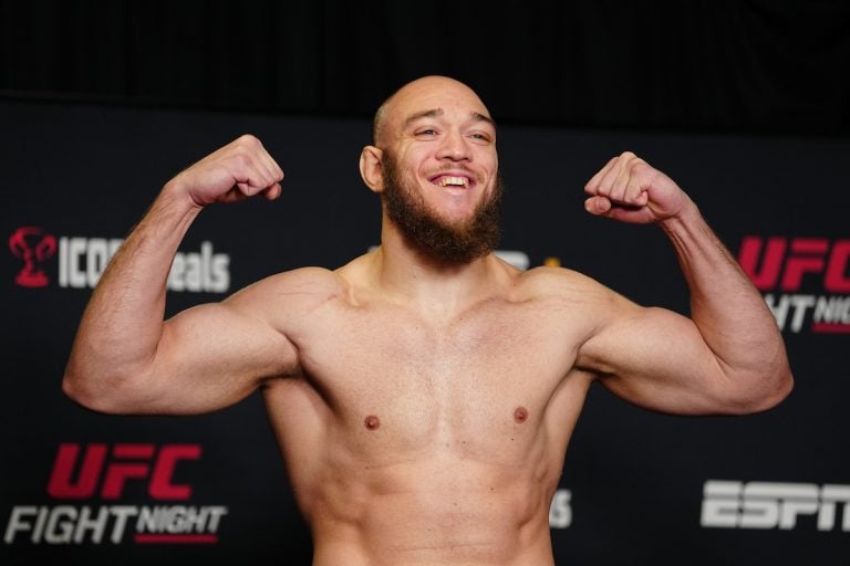 De volta!Valter Walker enfrenta estreante duas semanas após o UFC Rio ...